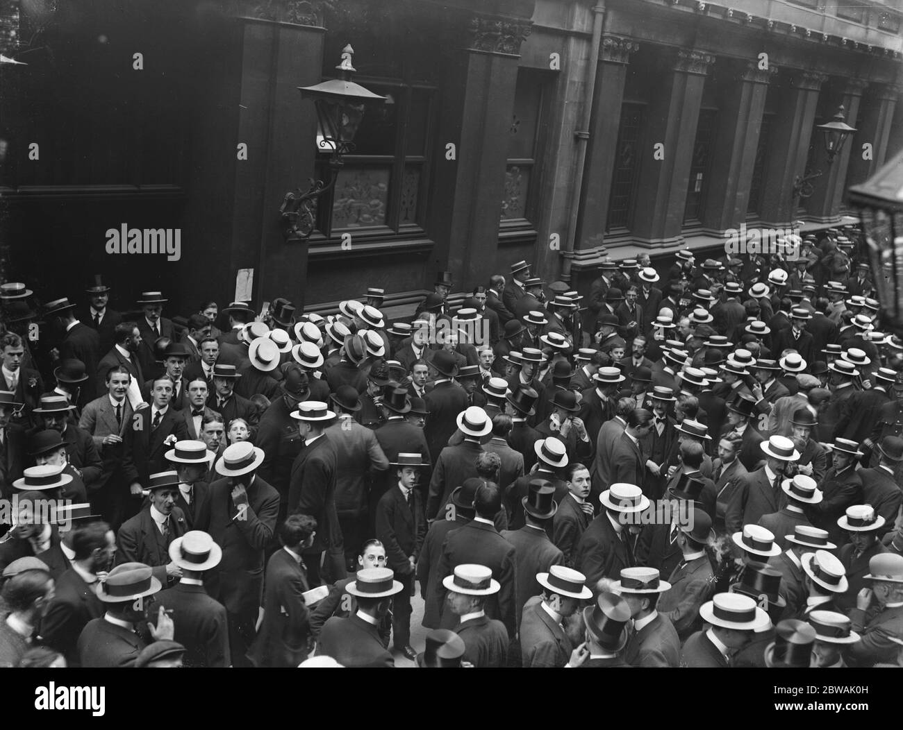 Crowd outside the London Stock Exchange Stock Photo - Alamy