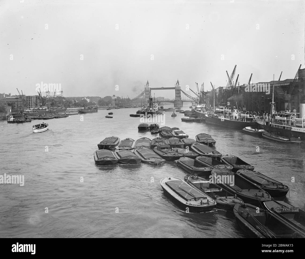 Tower bridge london in Black and White Stock Photos & Images - Alamy