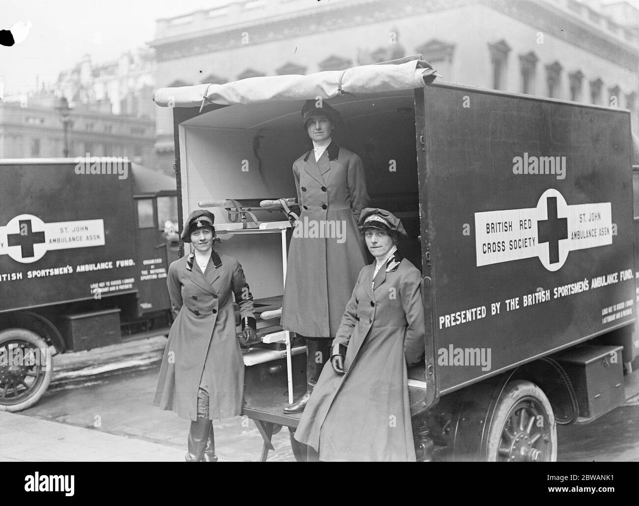 Red cross ambulance wwi hi-res stock photography and images - Alamy