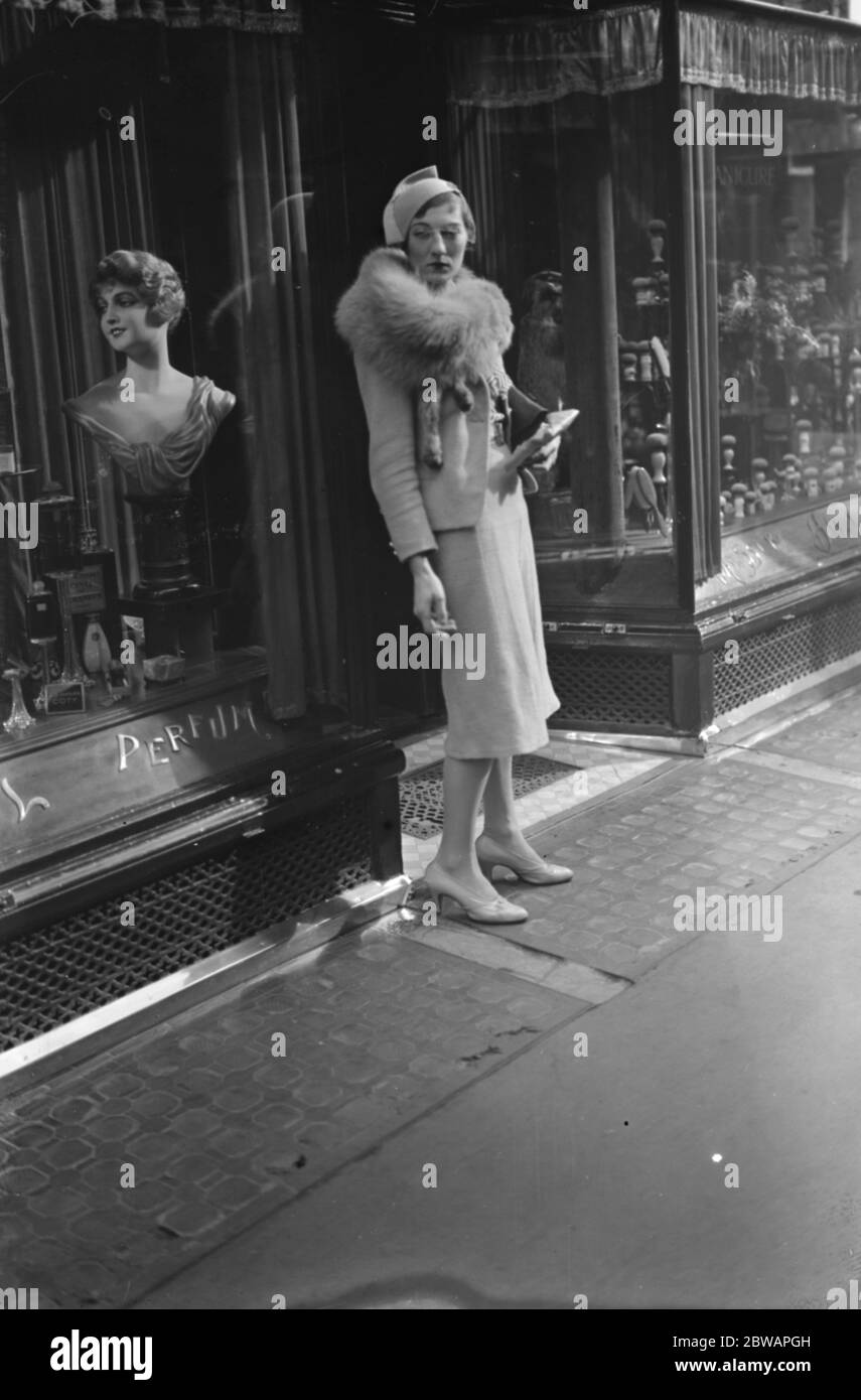 Woman shopping in london Black and White Stock Photos & Images - Alamy