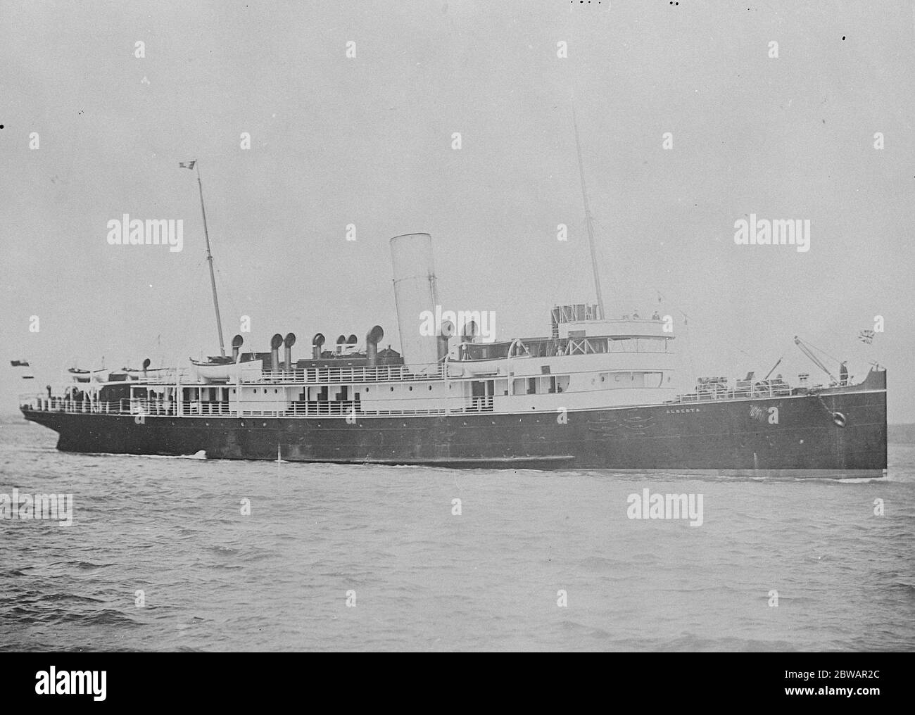 Boat in channel between hi-res stock photography and images - Alamy