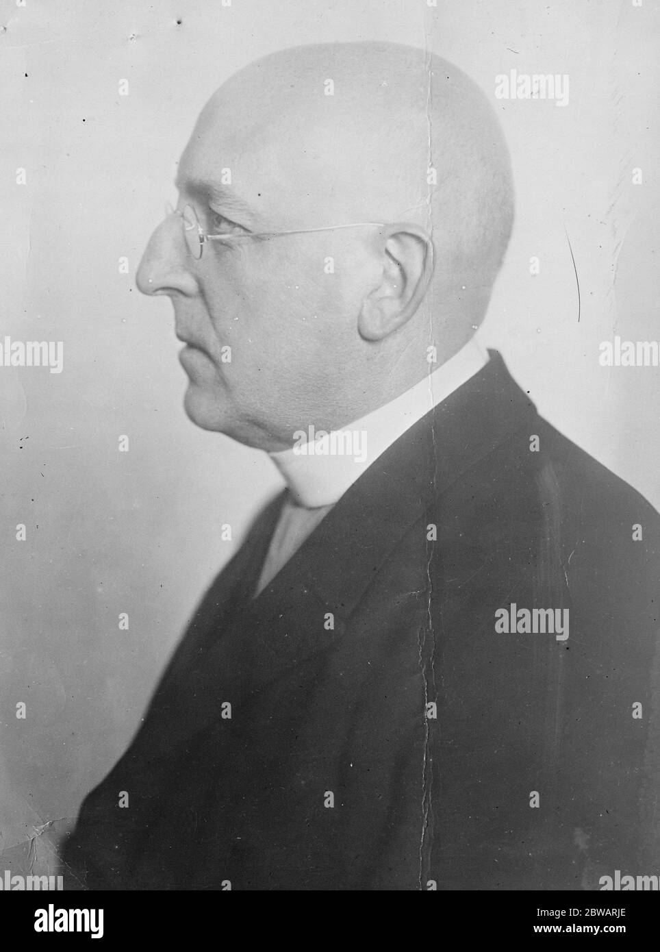 1920s priest hi-res stock photography and images - Alamy