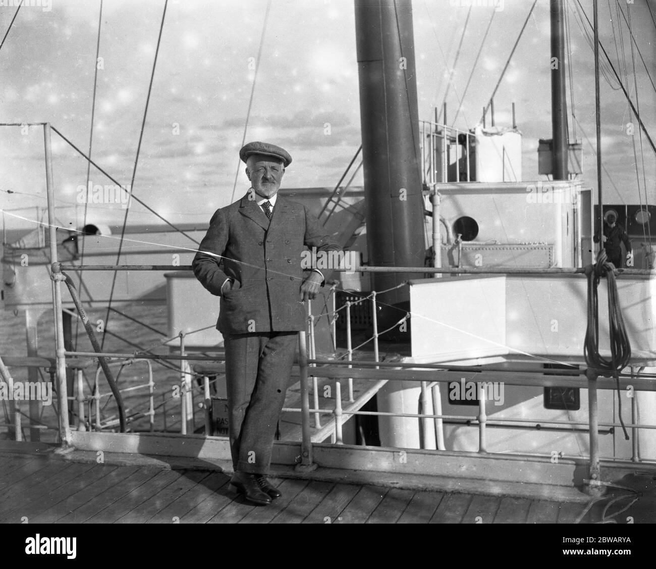 White line star hi-res stock photography and images - Alamy