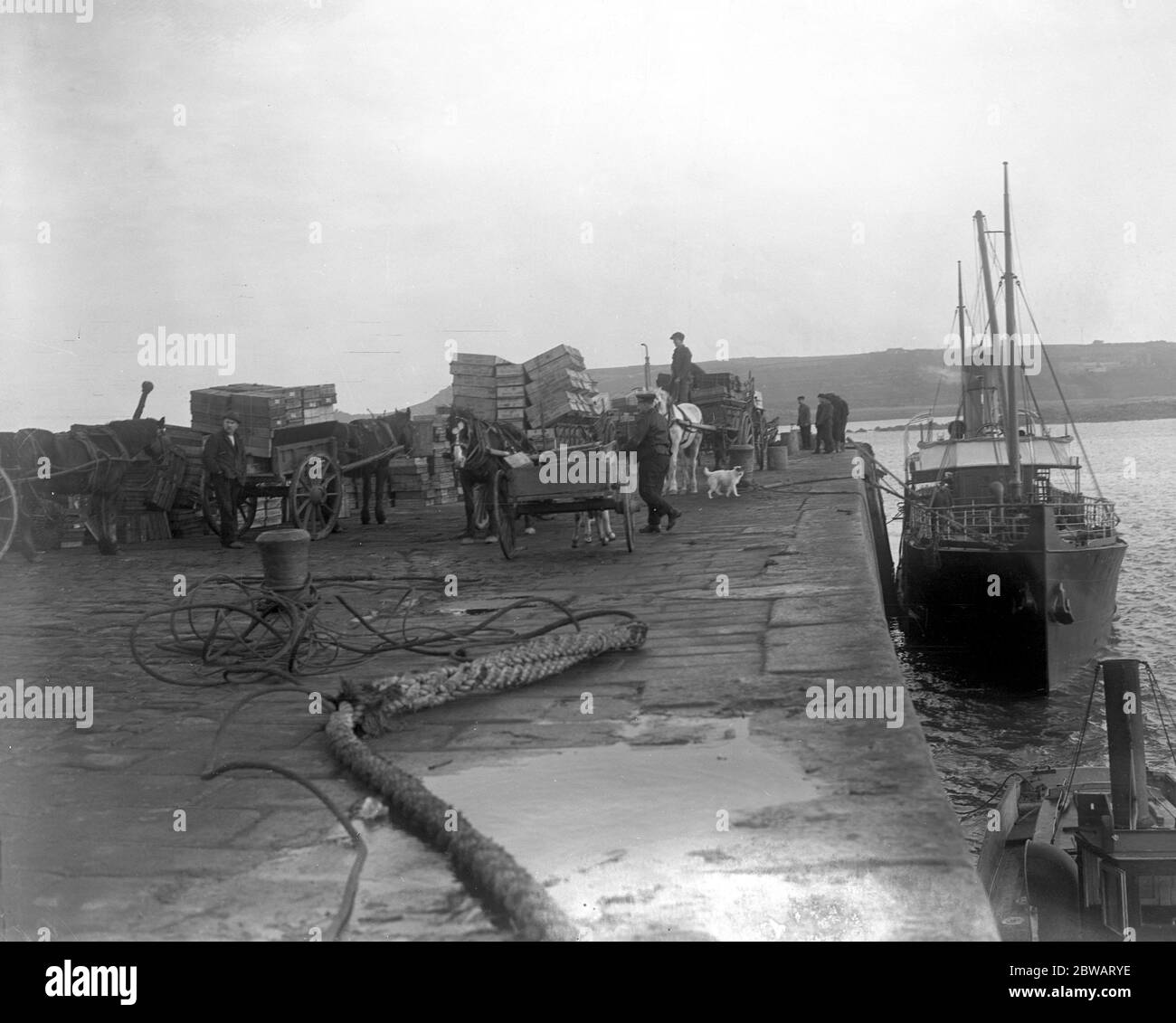 Loading dock Black and White Stock Photos & Images - Alamy