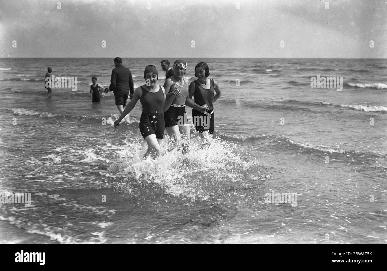 1920s women beach Black and White Stock Photos & Images - Alamy