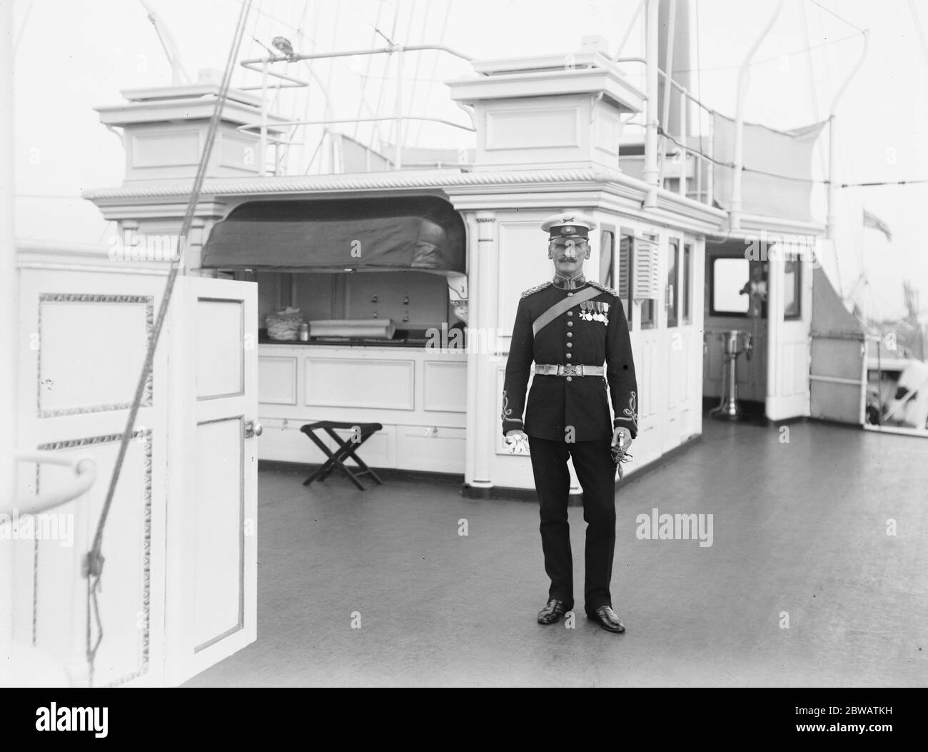 Ww1 captain hi-res stock photography and images - Alamy