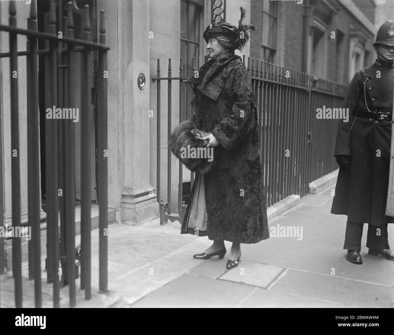 Mrs Austen Chamberlain 's reception . Mrs Austen Chamberlain held a ...