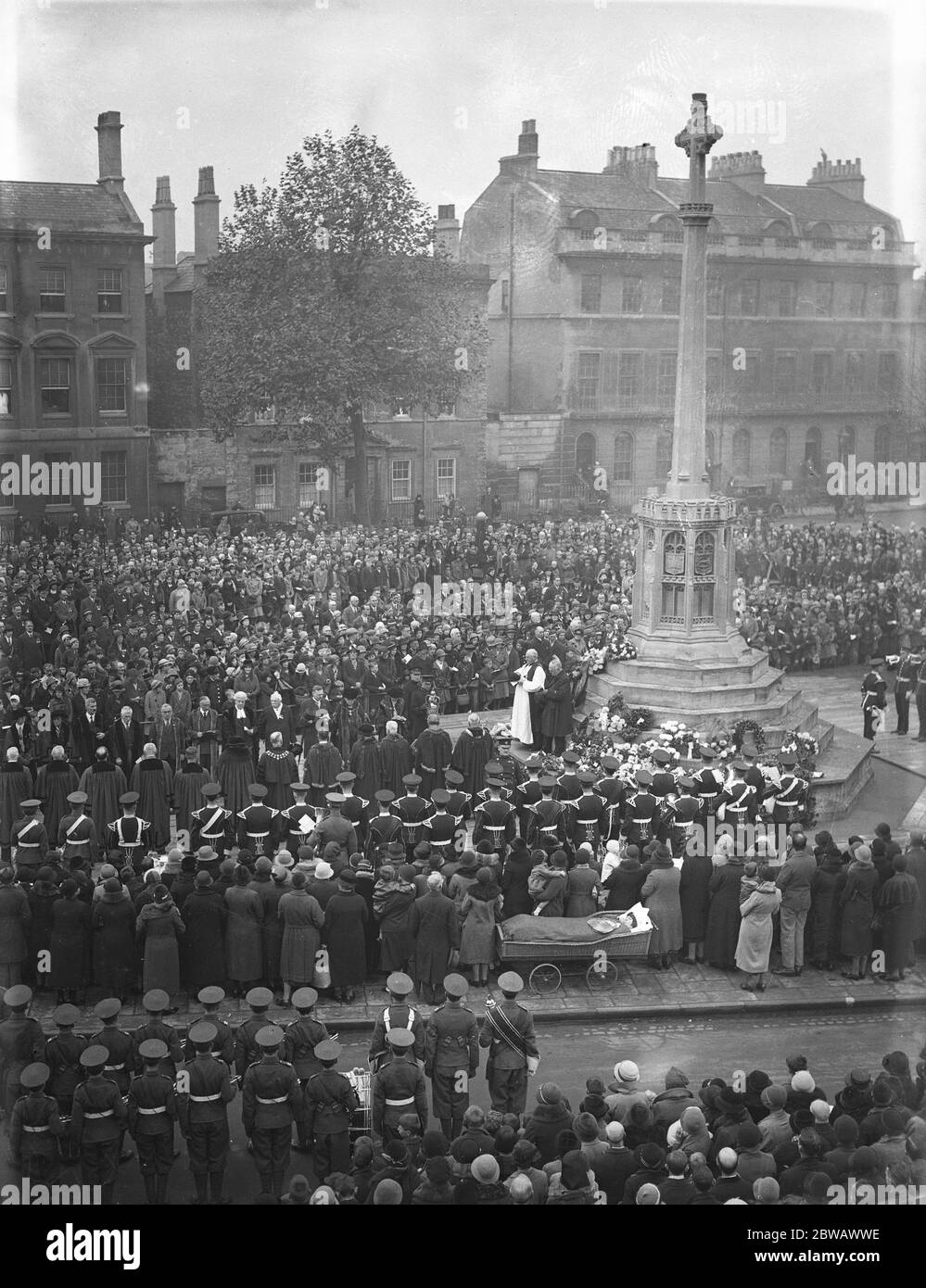 Armistice Day . The crowd that observed the two minutes silence at the ...