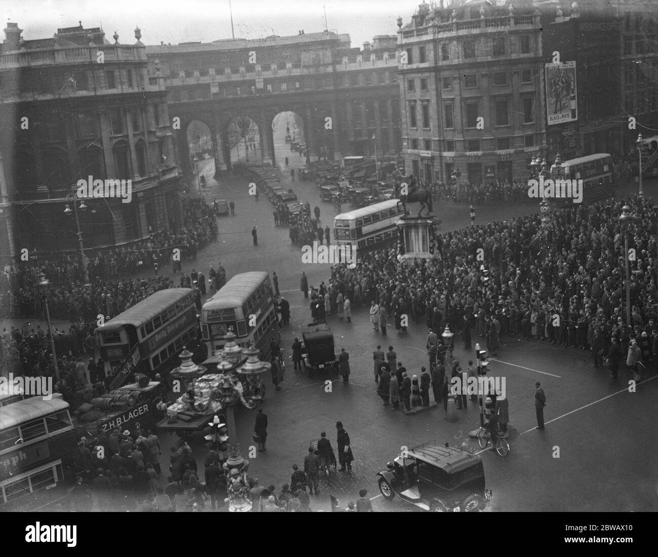 Armistice Day . The repectful , still and silent crowd with the halted ...