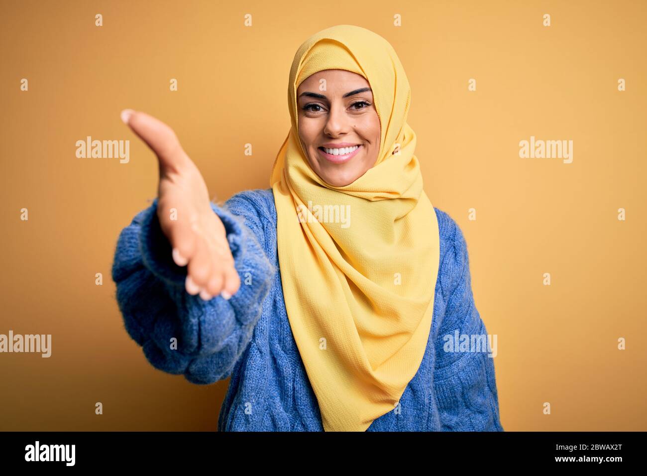 Young beautiful brunette muslim woman wearing arab hijab over isolated ...