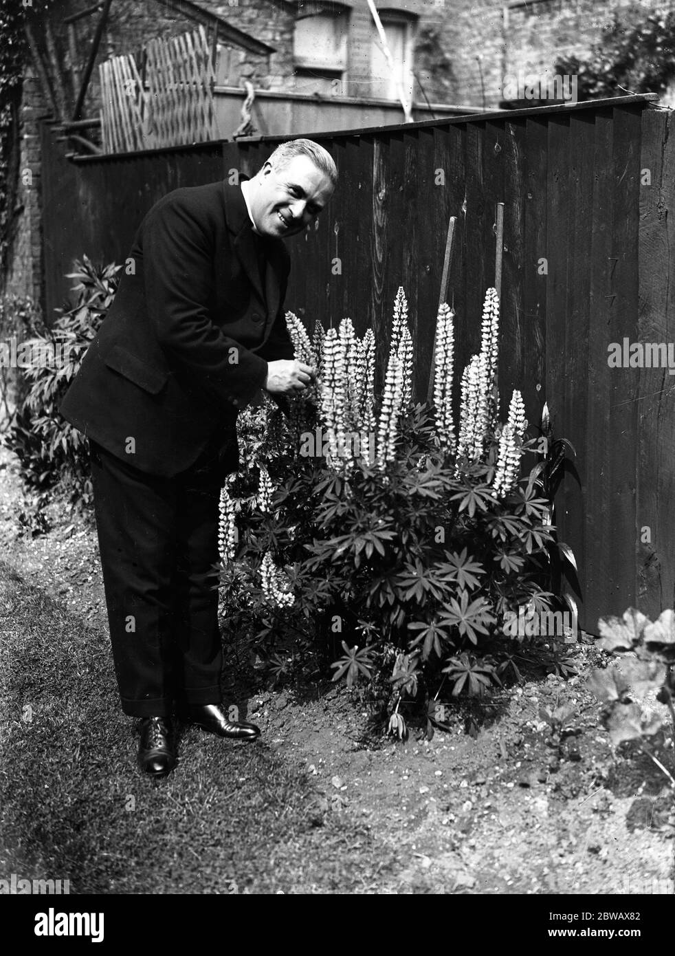 Rev G Stanley Russell , pastor of the Clapham Congregational Chapel ...