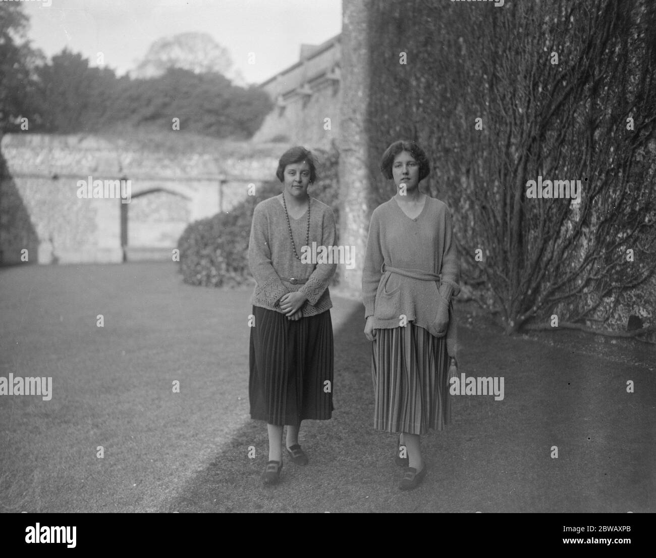 Lady Rachel Howard ( left ) with Miss Evelyn Drummond ( daughter of Sir ... Lady Rachel Howard ( left ) with Miss Evelyn Drummond ( daughter of Sir ...
