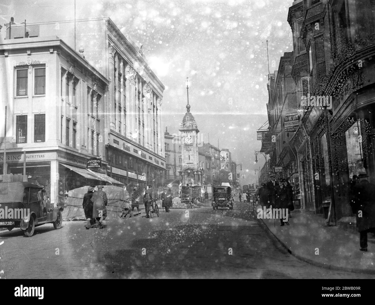 Pedestrians street 1930s hi-res stock photography and images - Alamy
