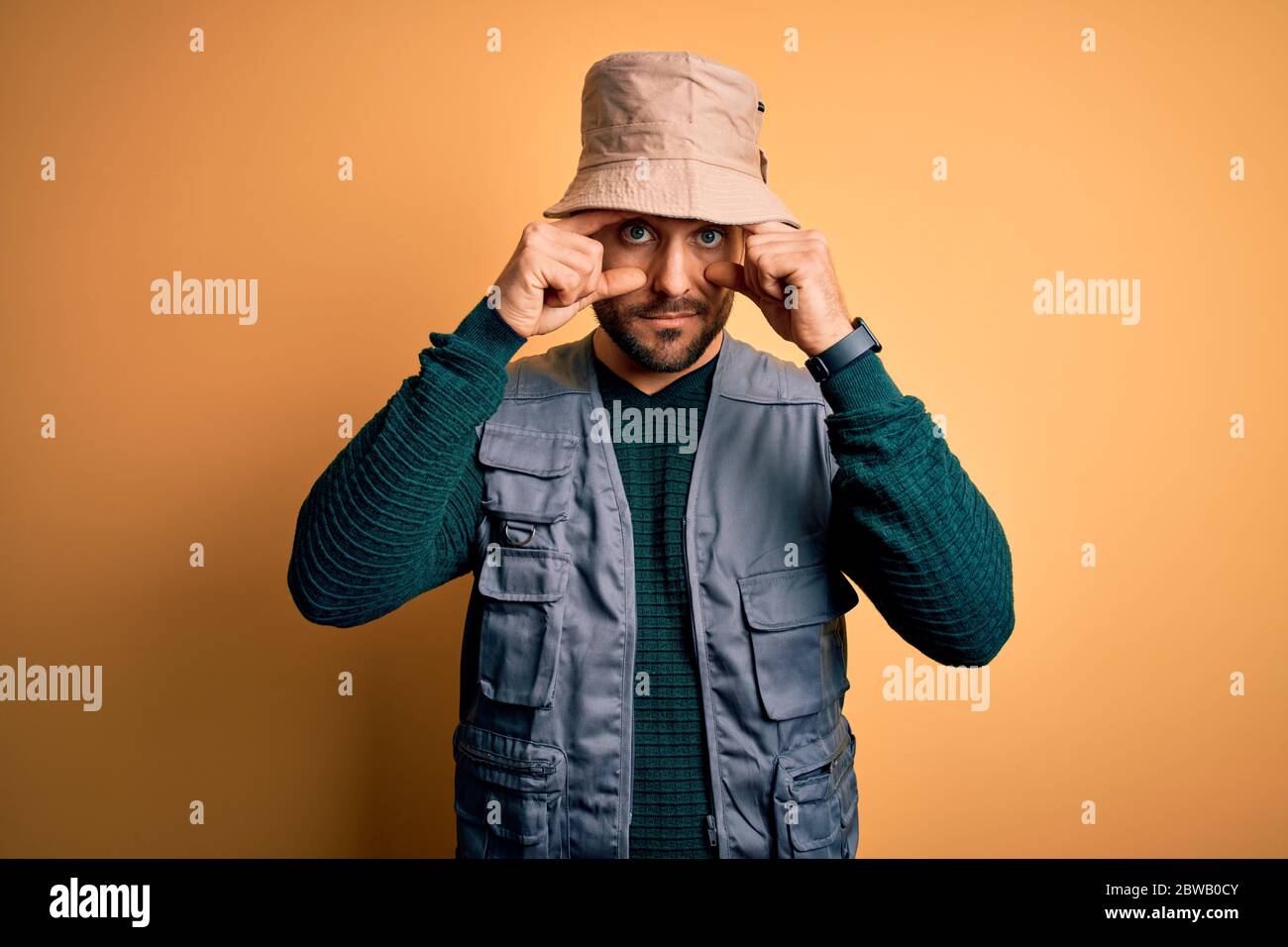 Hat over eyes asleep hi-res stock photography and images - Alamy