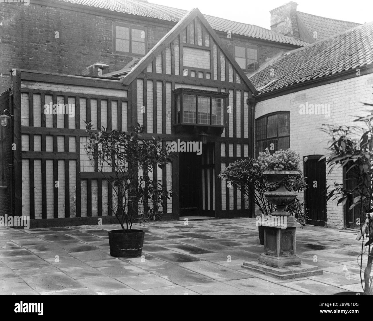 Elizabethan stage hi-res stock photography and images - Alamy