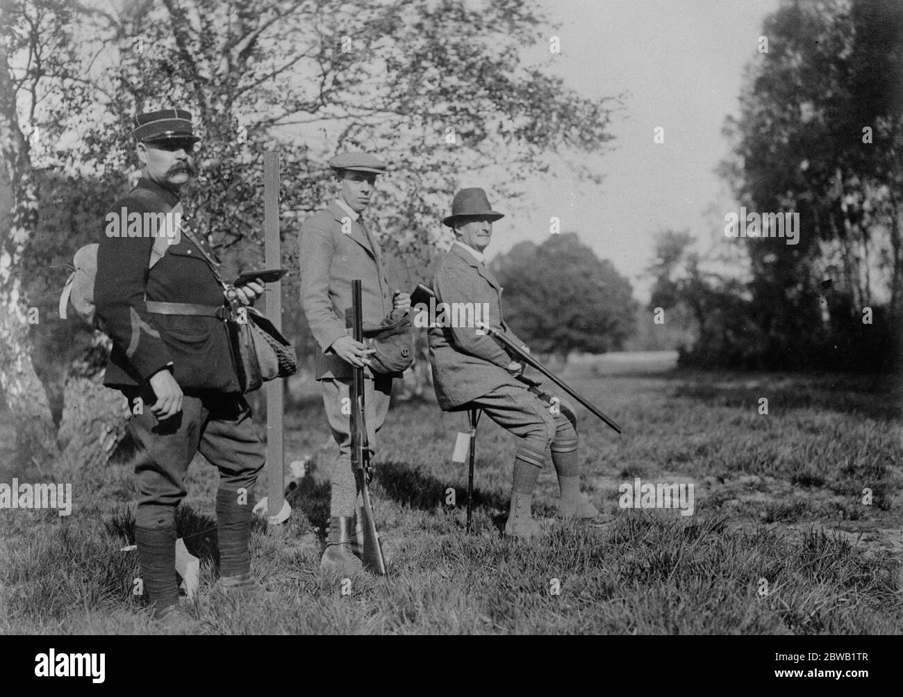 Paris 1920s white party hi-res stock photography and images - Alamy