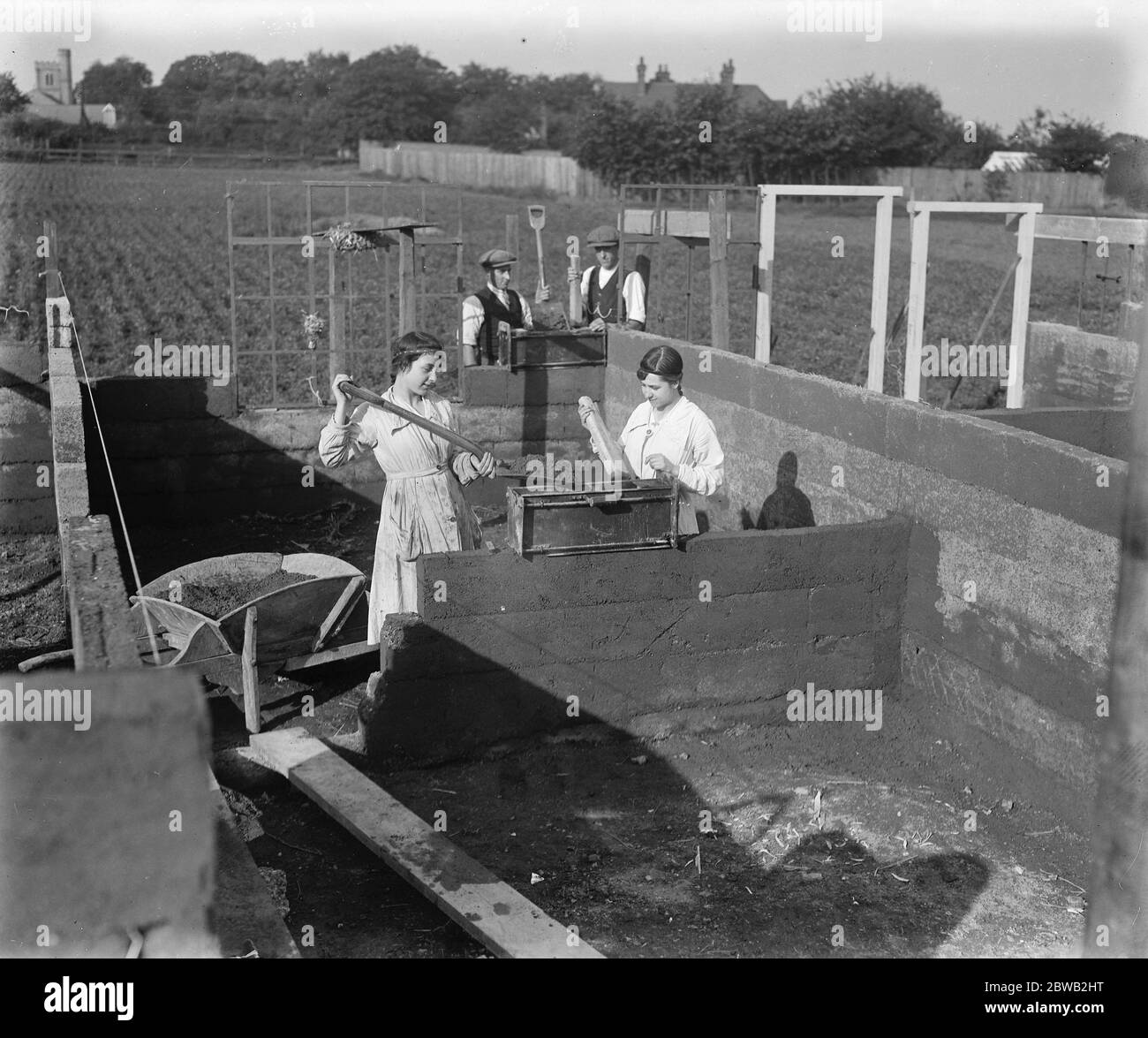 1920s construction worker hi-res stock photography and images - Alamy