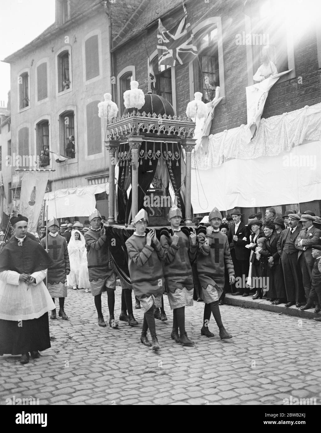 Boulogne France , Procession of our lady of Boulogne Enfants Marie ...
