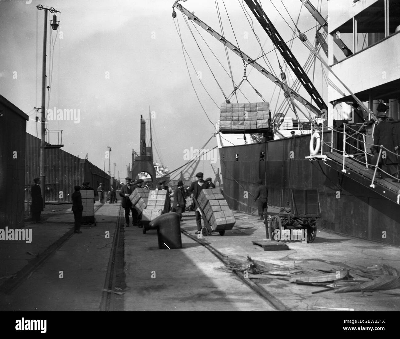 Tilbury docks 1920s hi-res stock photography and images - Alamy