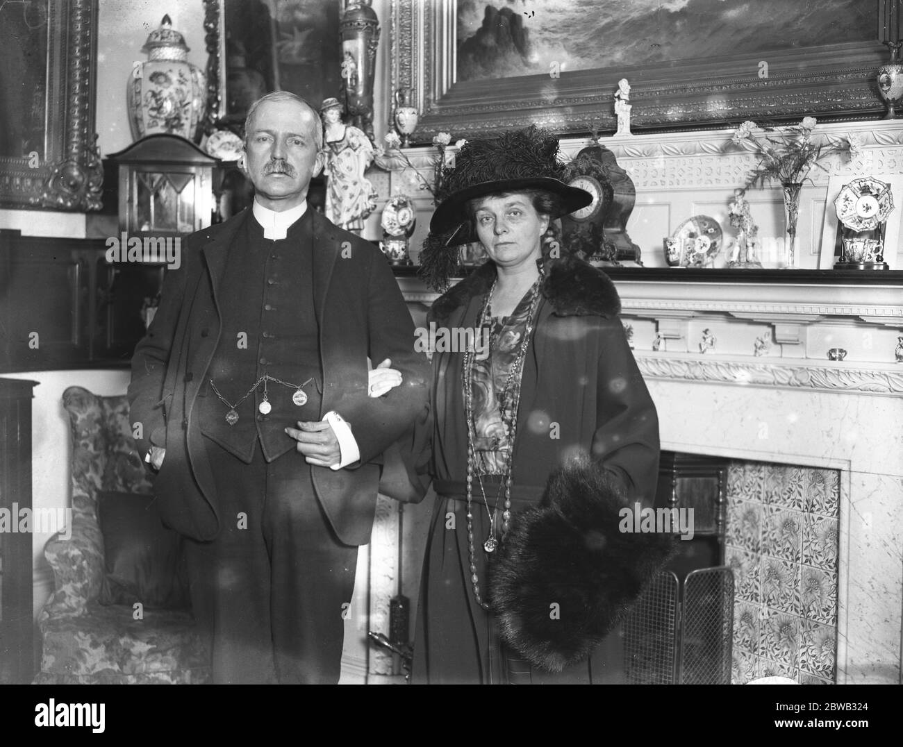 Silver wedding anniversary hi-res stock photography and images - Alamy