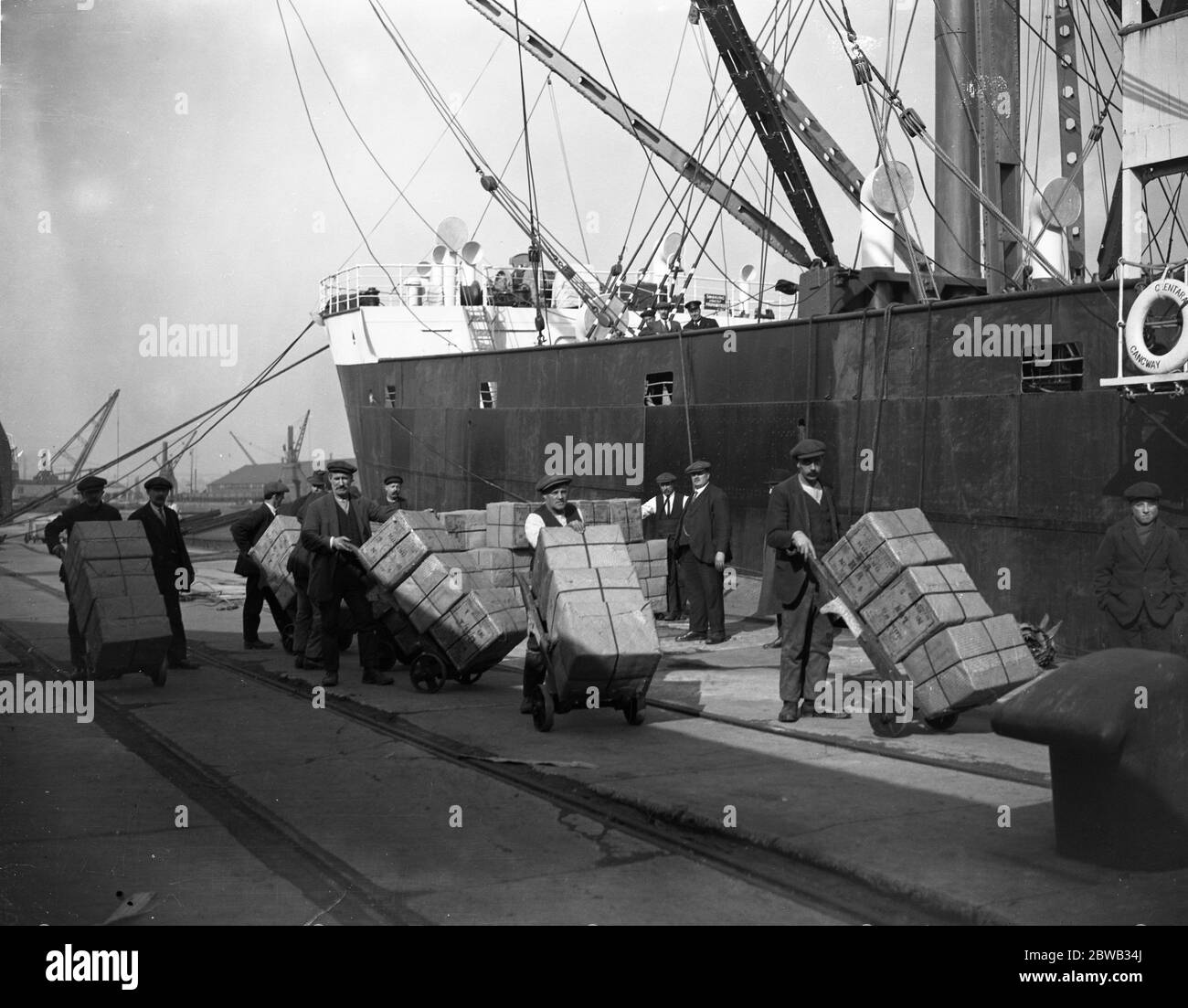 Tilbury docks 1920s hi-res stock photography and images - Alamy