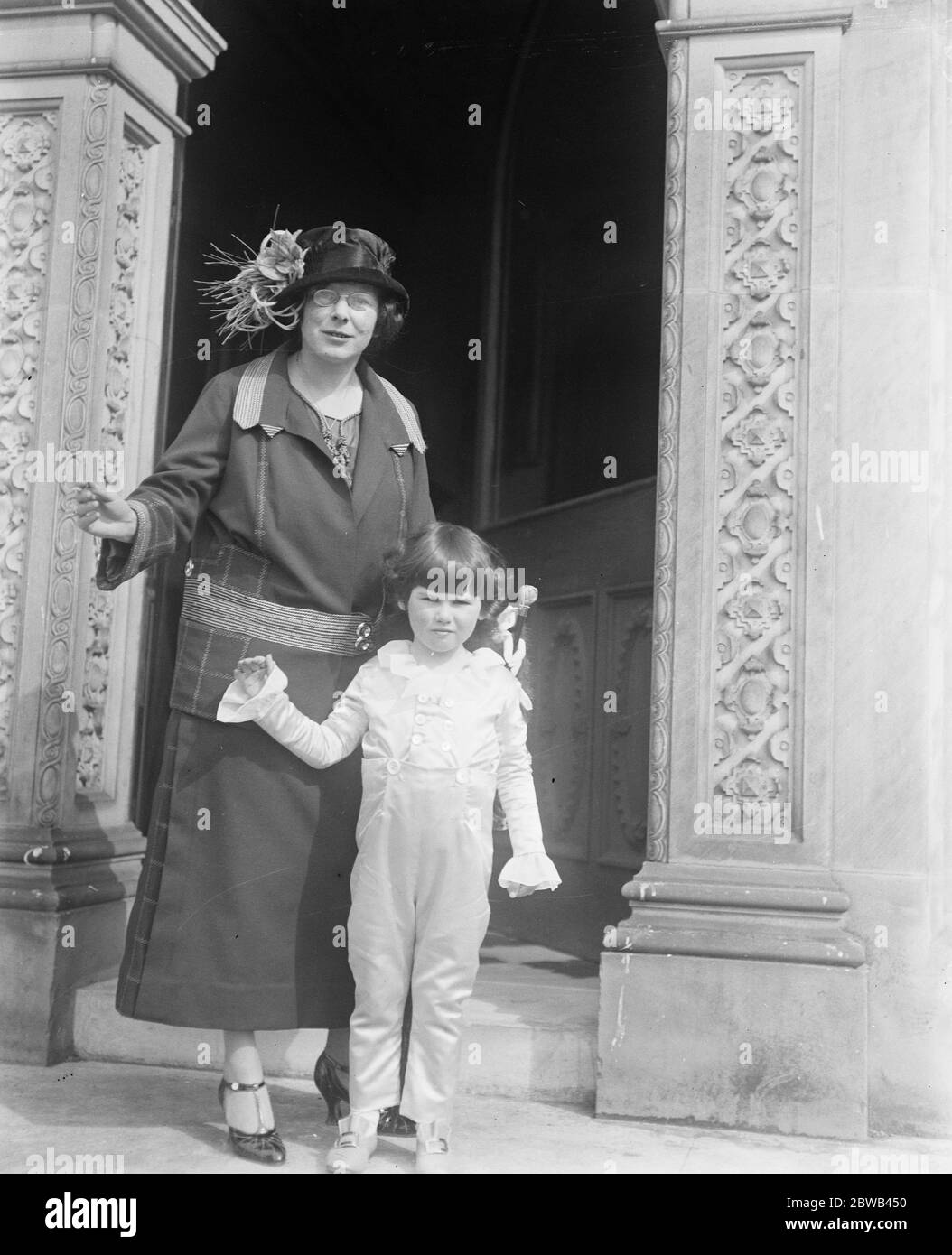 Lady curzon hi-res stock photography and images - Alamy