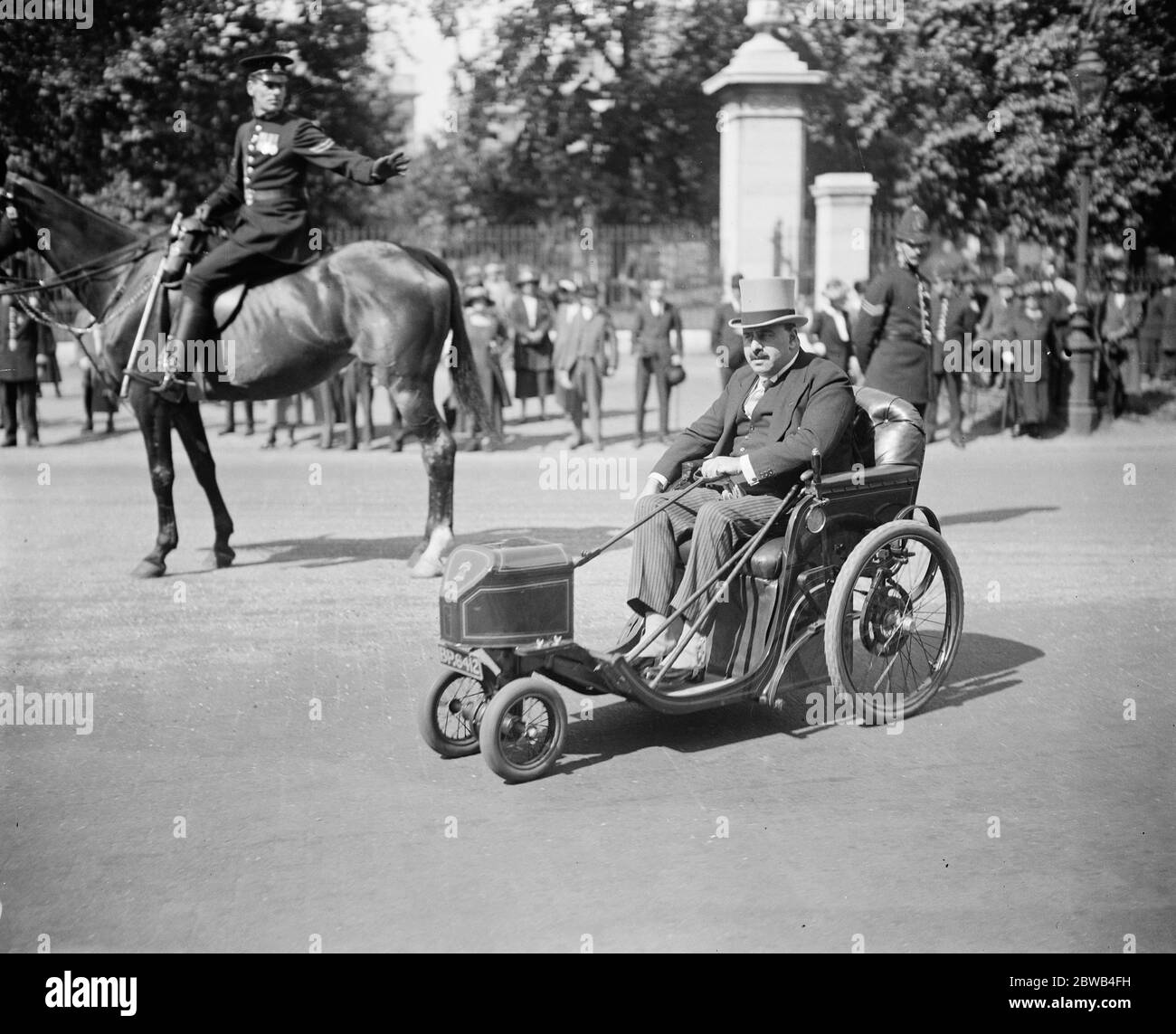 Mr cohen hi-res stock photography and images - Alamy