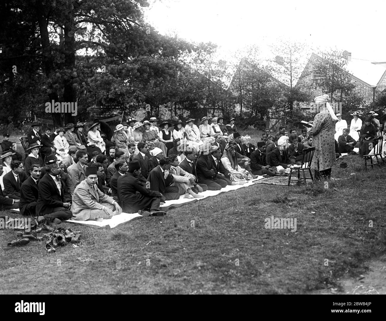 Muslim imam preaching hi-res stock photography and images - Alamy