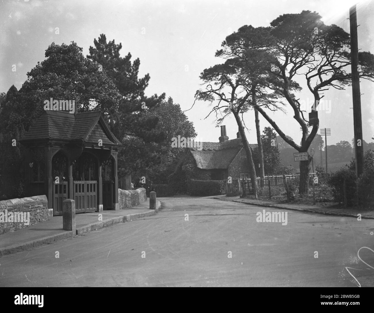 Lychgate hi-res stock photography and images - Alamy