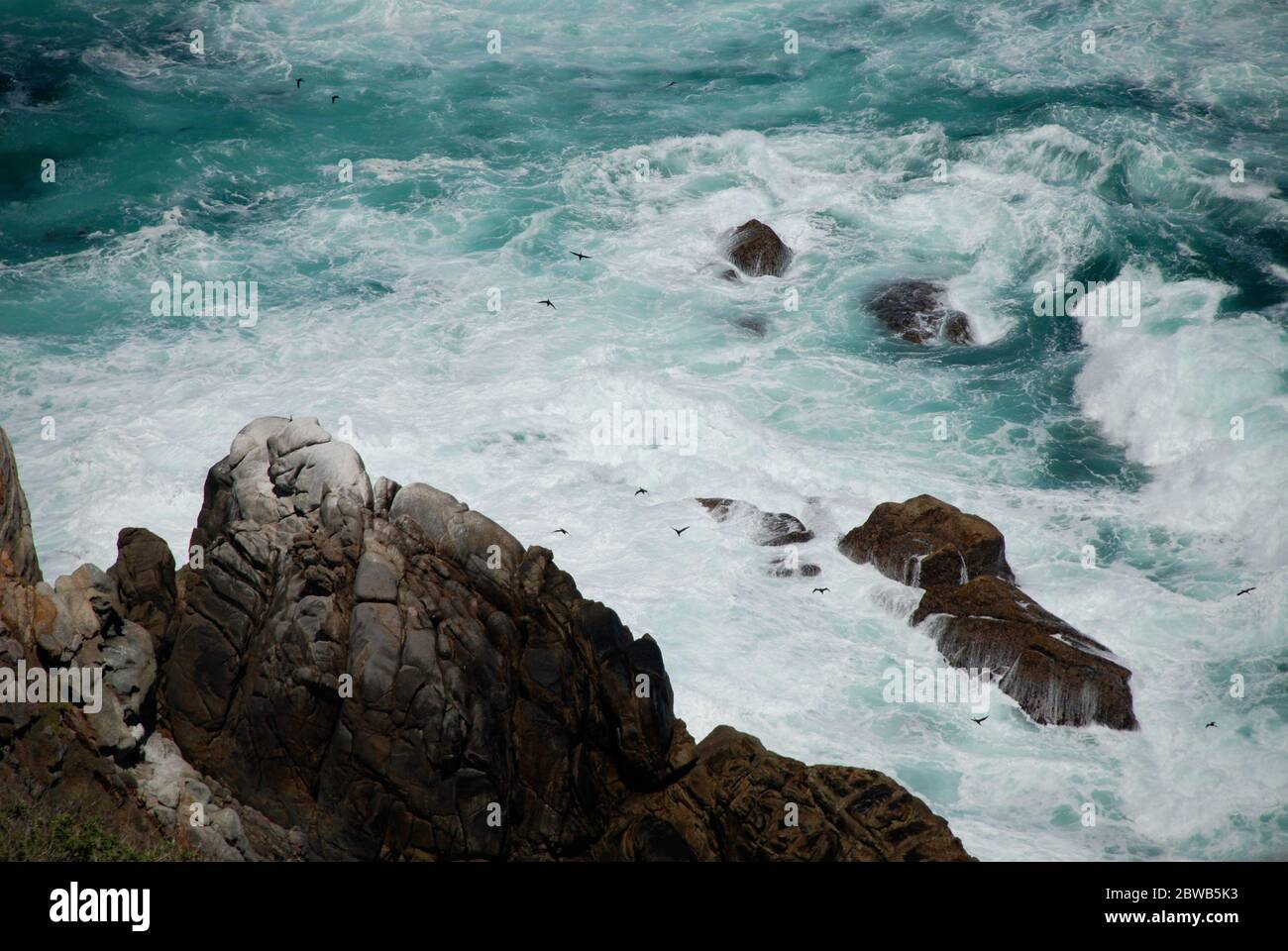 Wave crashing cliffs hi-res stock photography and images - Alamy