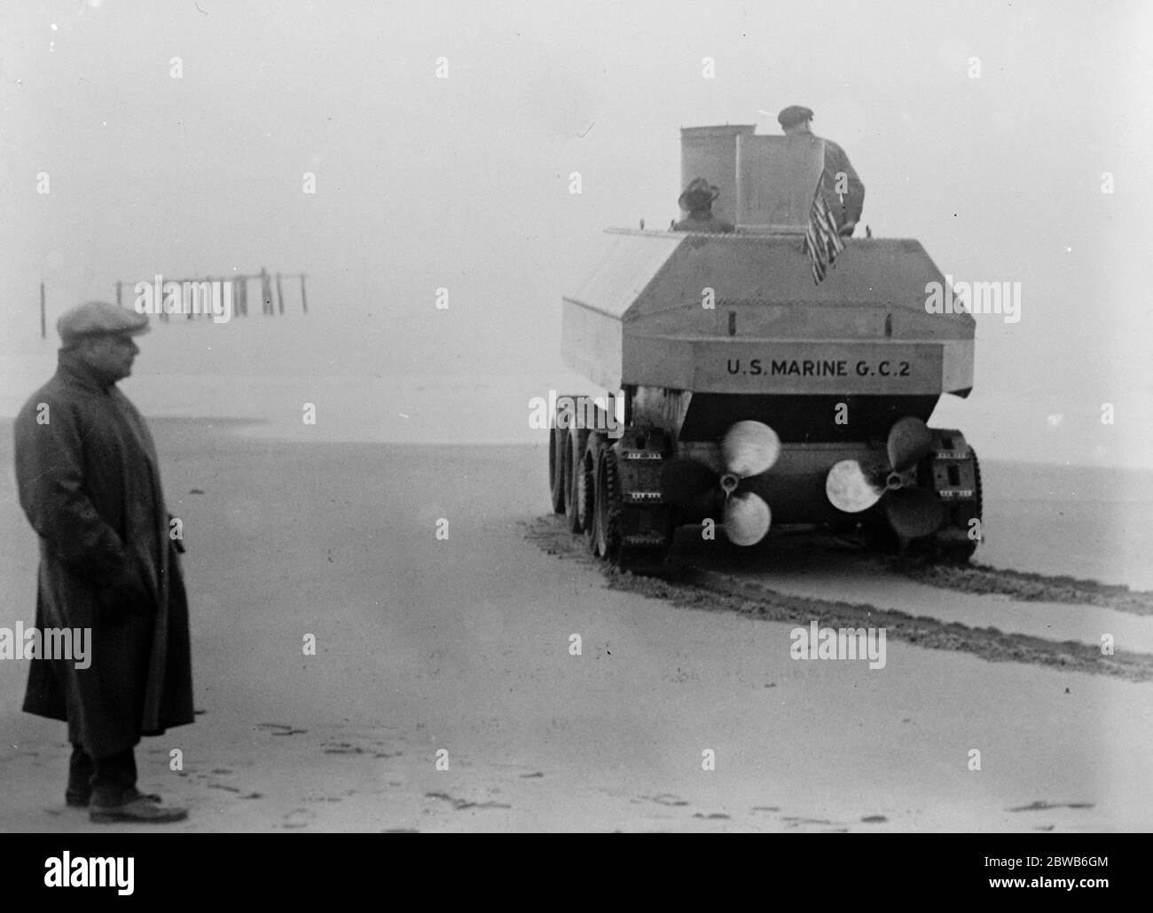 Amphibious tank hi-res stock photography and images - Alamy