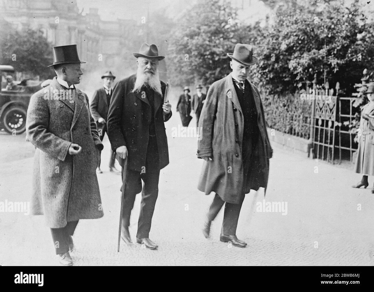 Scenes at the opening of the German Reichstag . Turbulent scenes were ...
