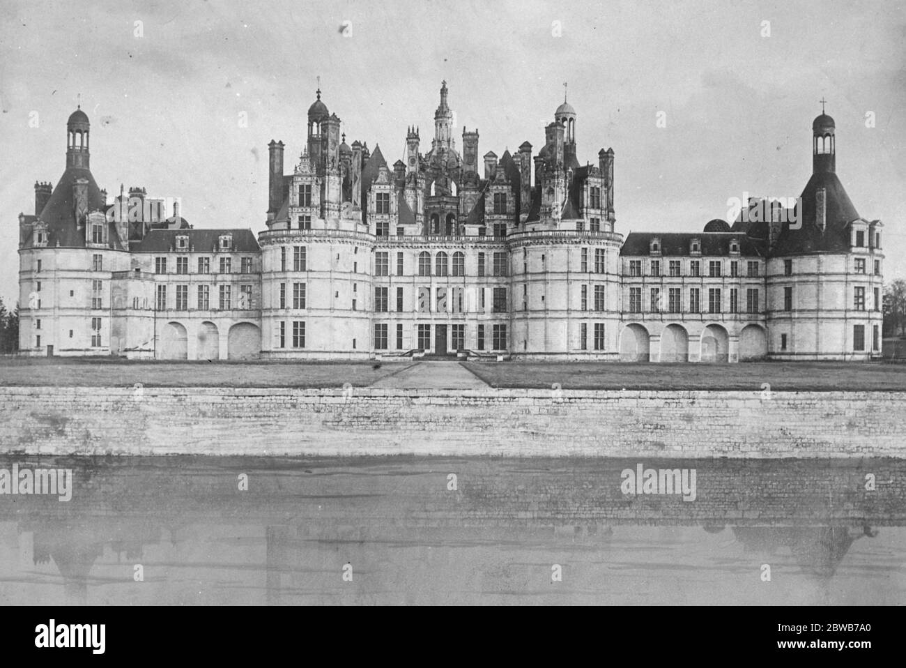 Three princes in a fight for a famous castle . Prince Elias of Bourbon ...