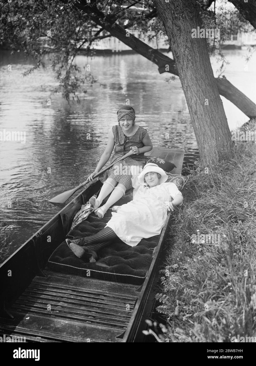Heat wave scenes on the river 6 June 1925 Stock Photo - Alamy