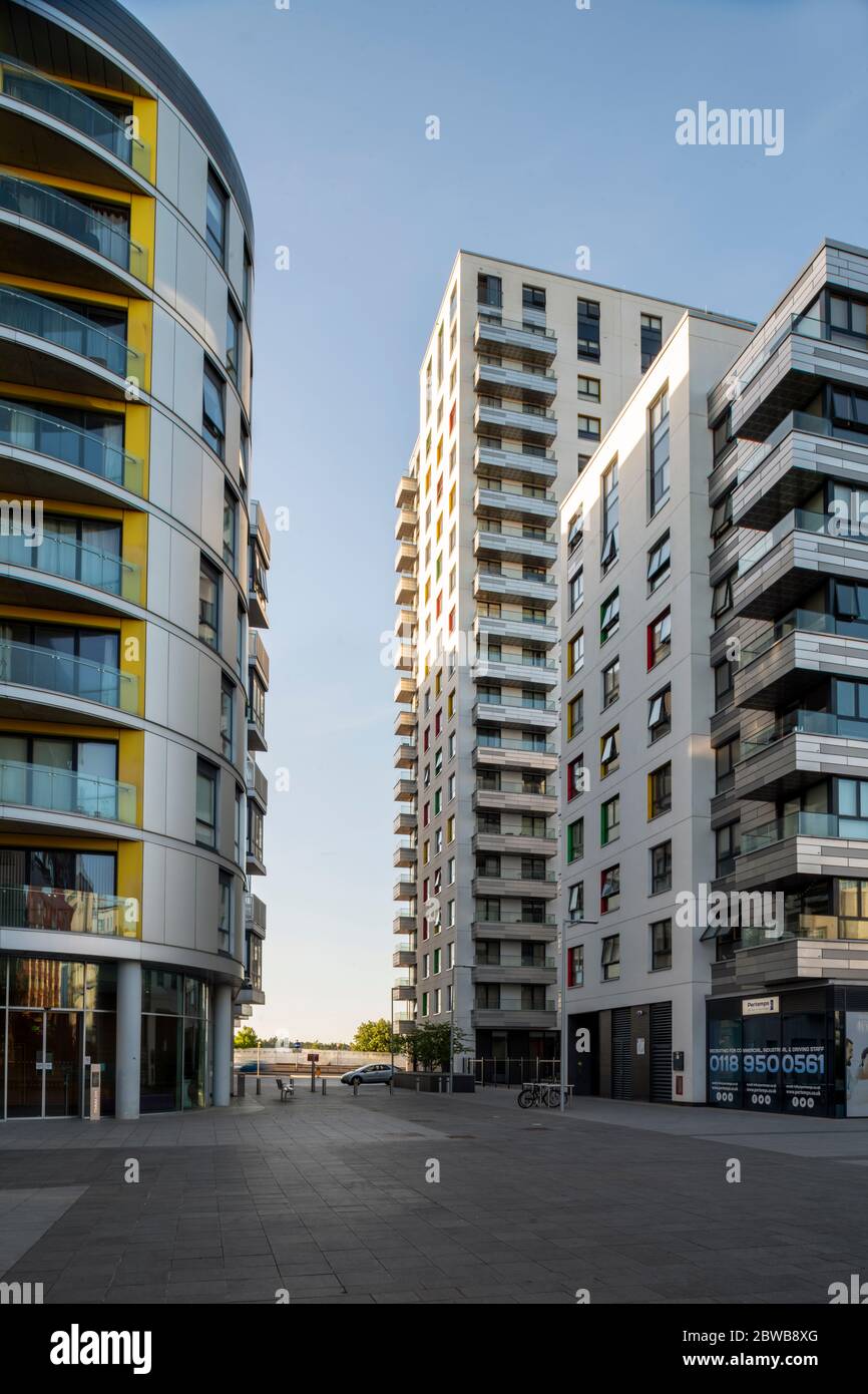 Modern town flats building in Reading, Berkshire Stock Photo - Alamy