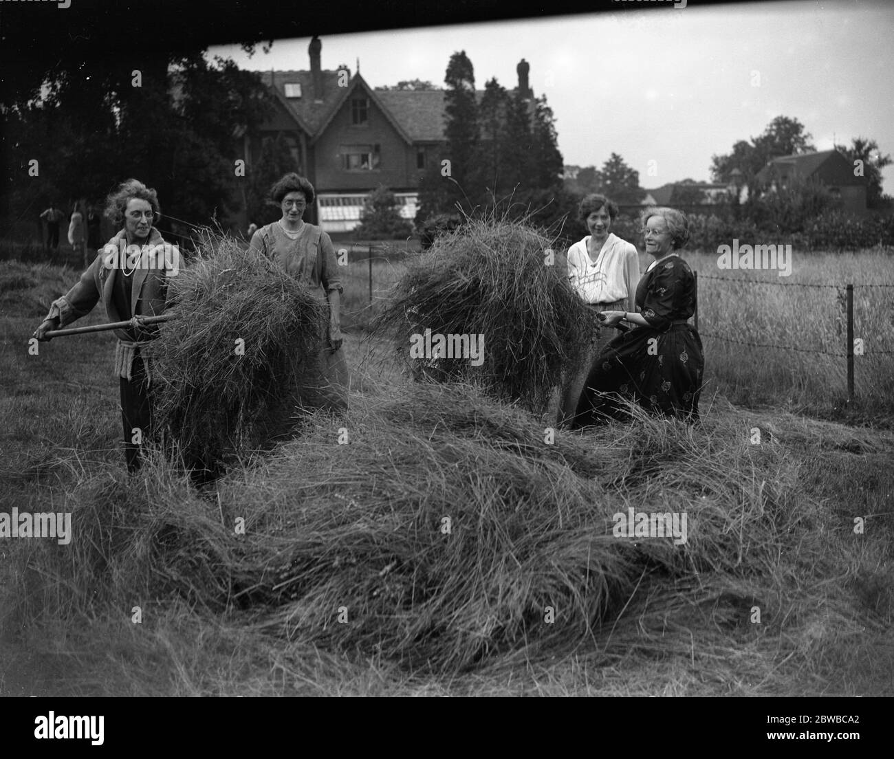 1920s farming women hi-res stock photography and images - Alamy