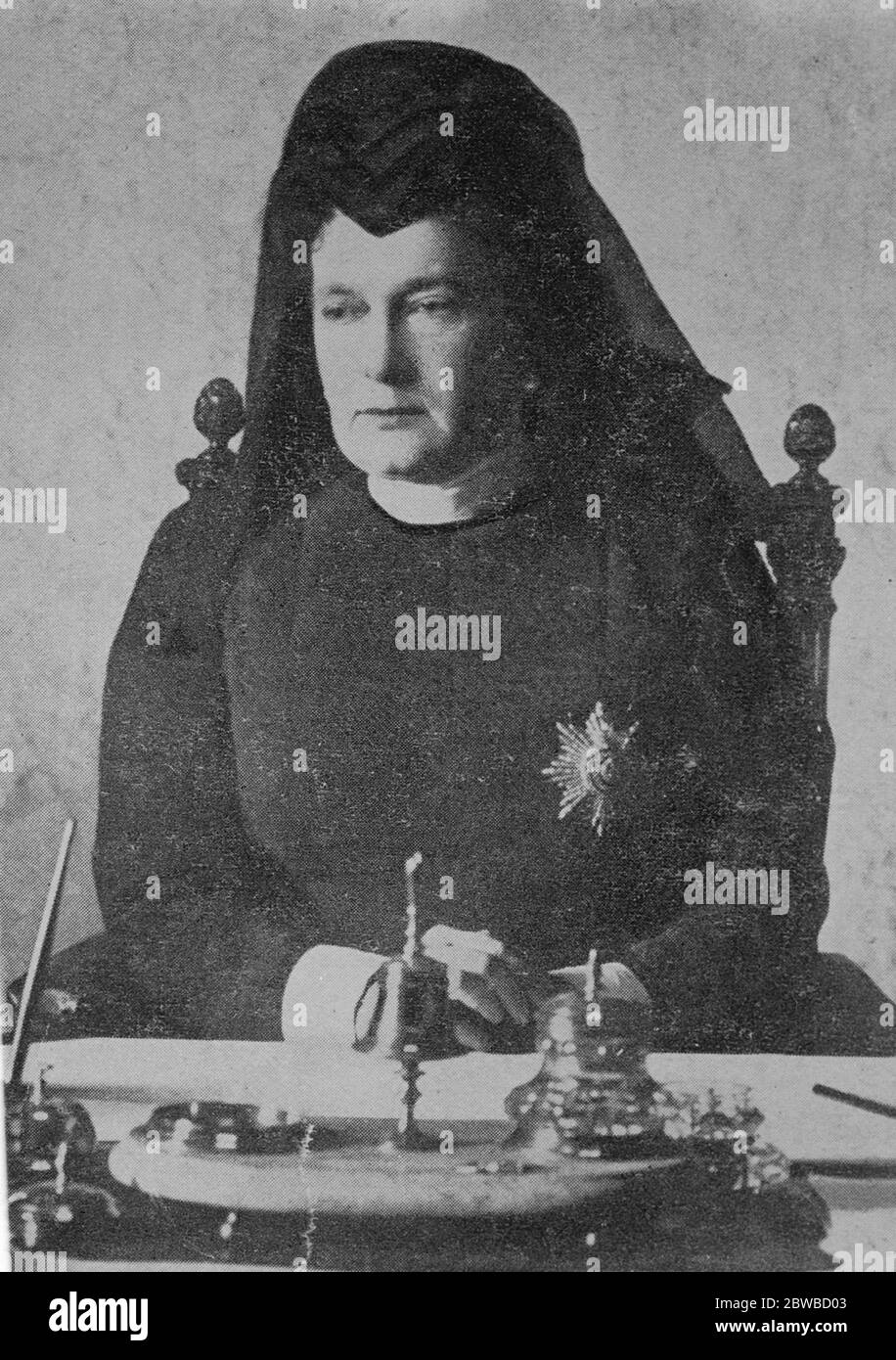 Dowager hi-res stock photography and images - Alamy