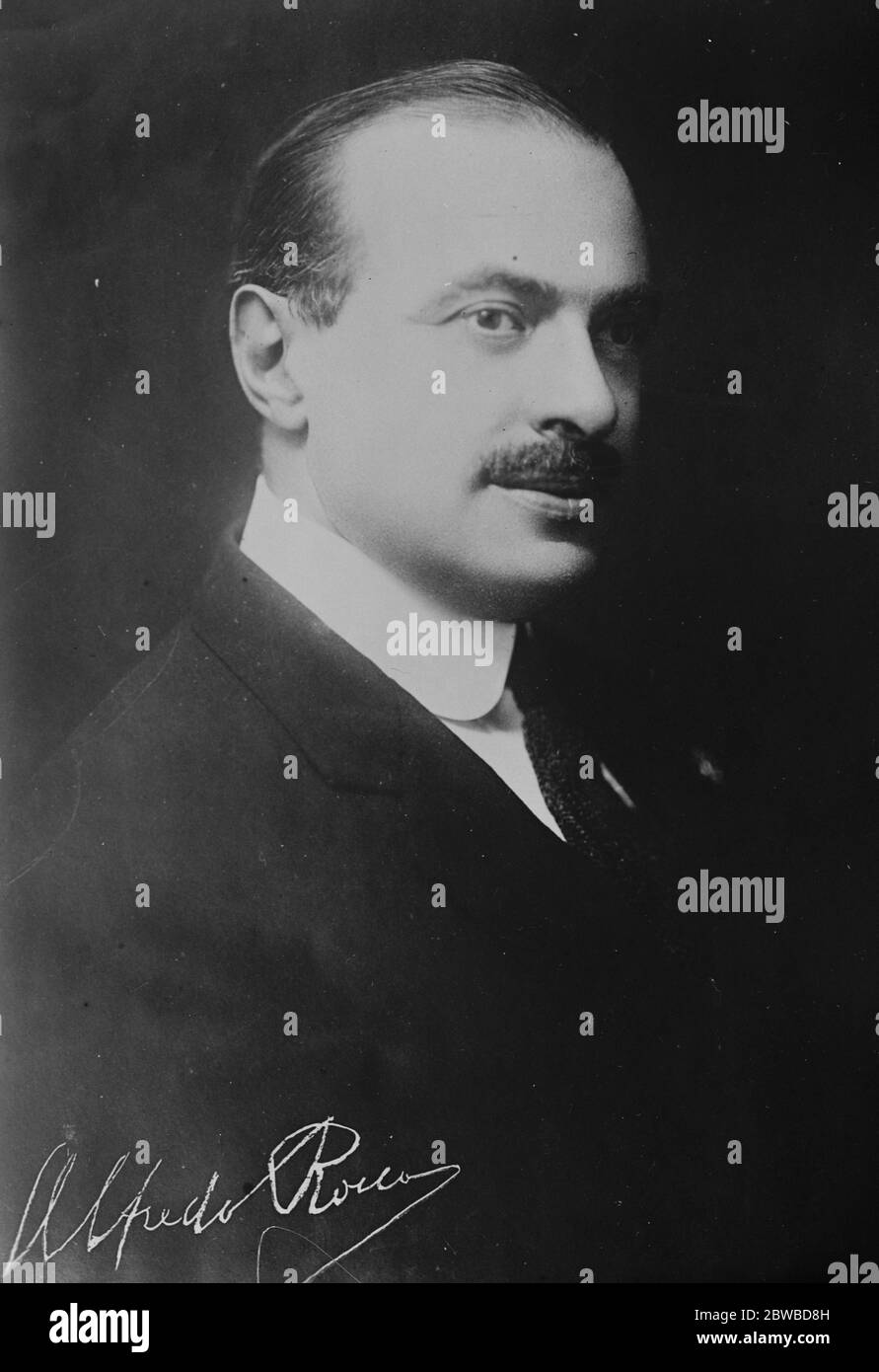 Mussolini cabinet hi-res stock photography and images - Alamy