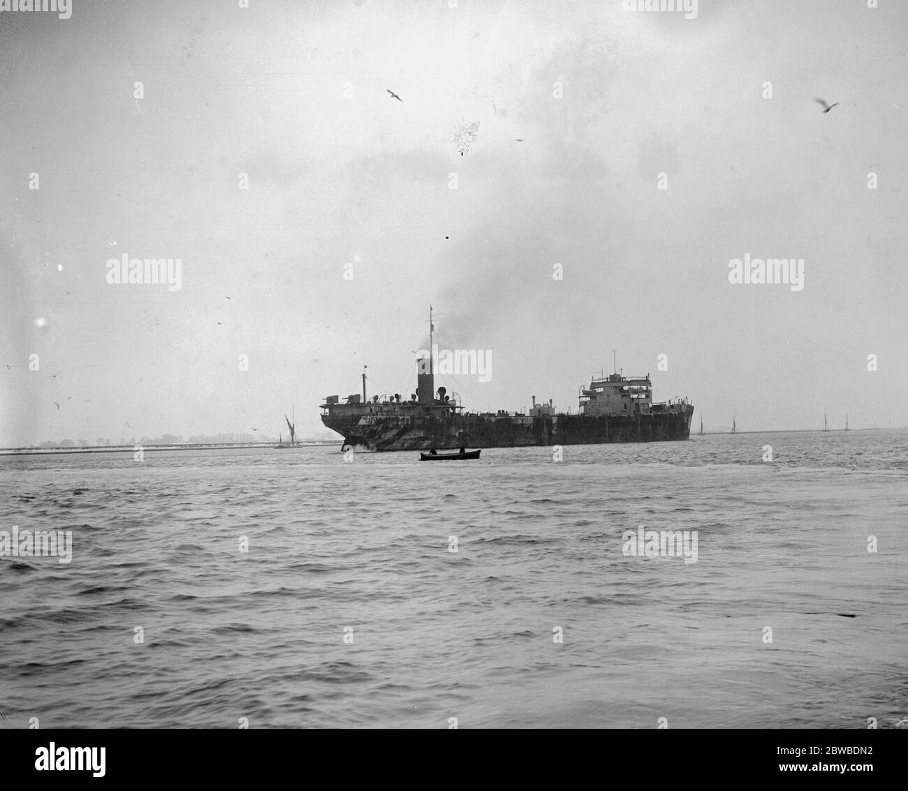 Oil ship Black and White Stock Photos & Images - Alamy