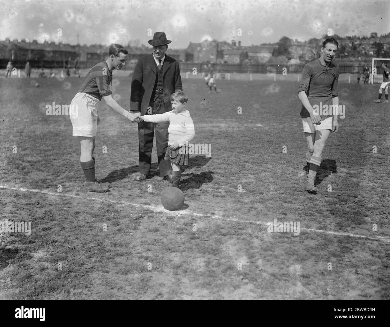 1920s football players hi-res stock photography and images - Alamy