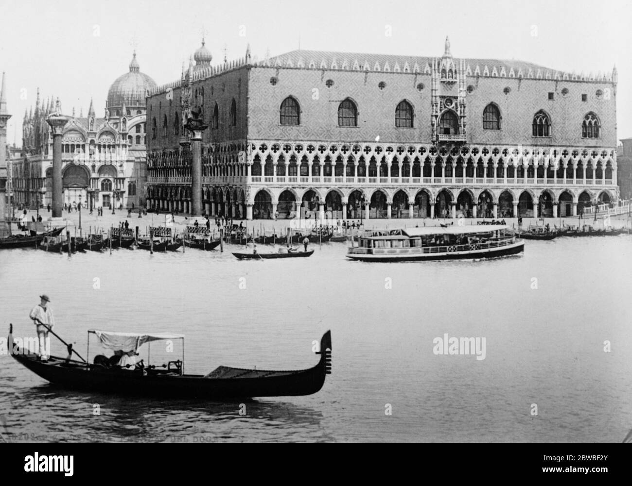 Venice 1920s hi-res stock photography and images - Alamy