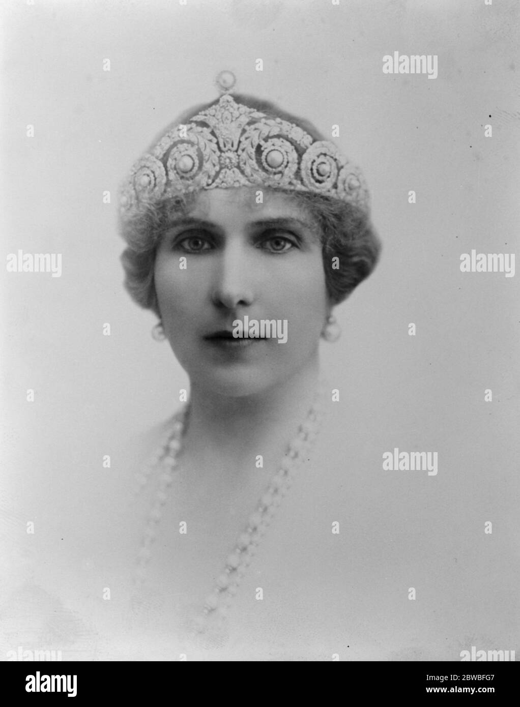 1920s priest hi-res stock photography and images - Alamy