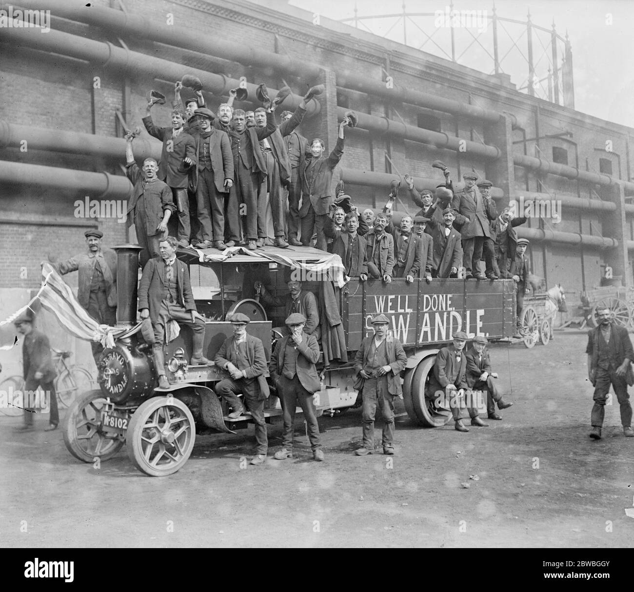 The Wandle welcomed back to London by cheering crowds Stock Photo - Alamy