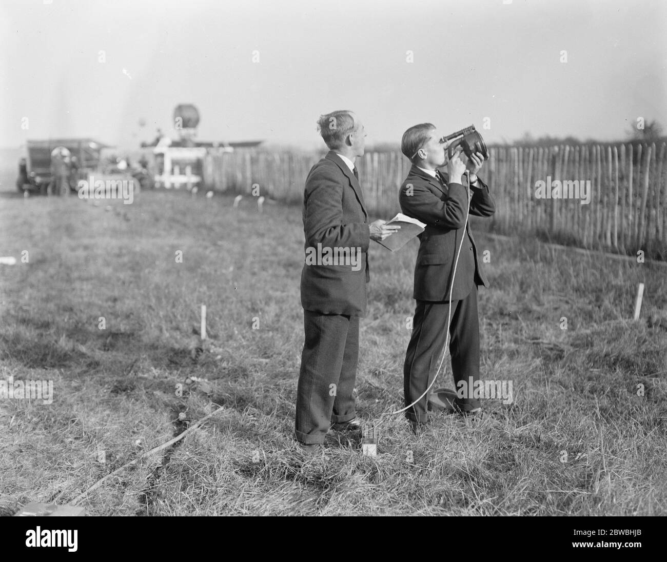 Air Conference Chiefs Visit Croydon Aerodrome Signalling to R 32 ...