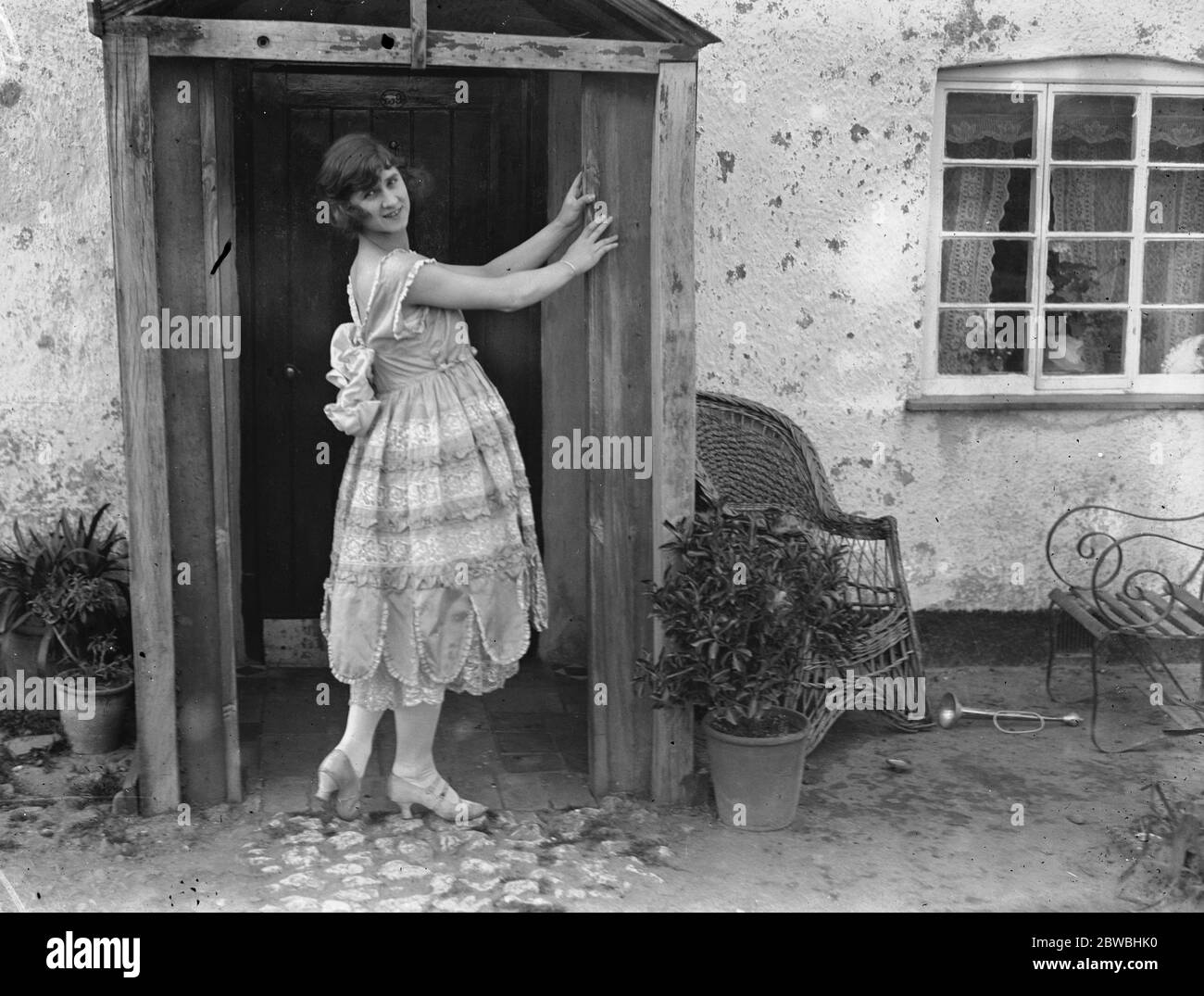 Miss Edna Maude the seventeen year old dancer on holiday at Bridgewater ...