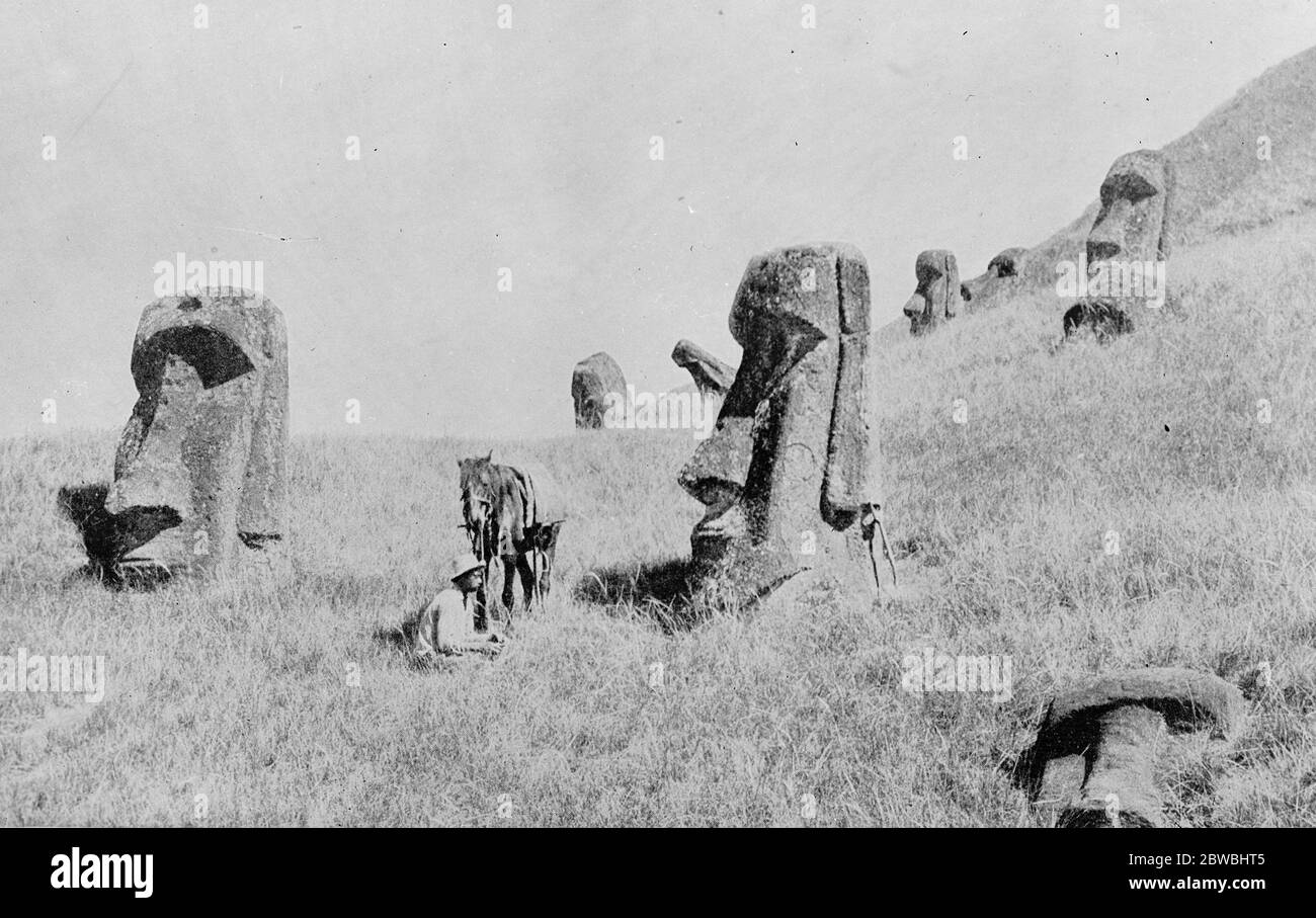 Two human figures on Black and White Stock Photos & Images - Alamy