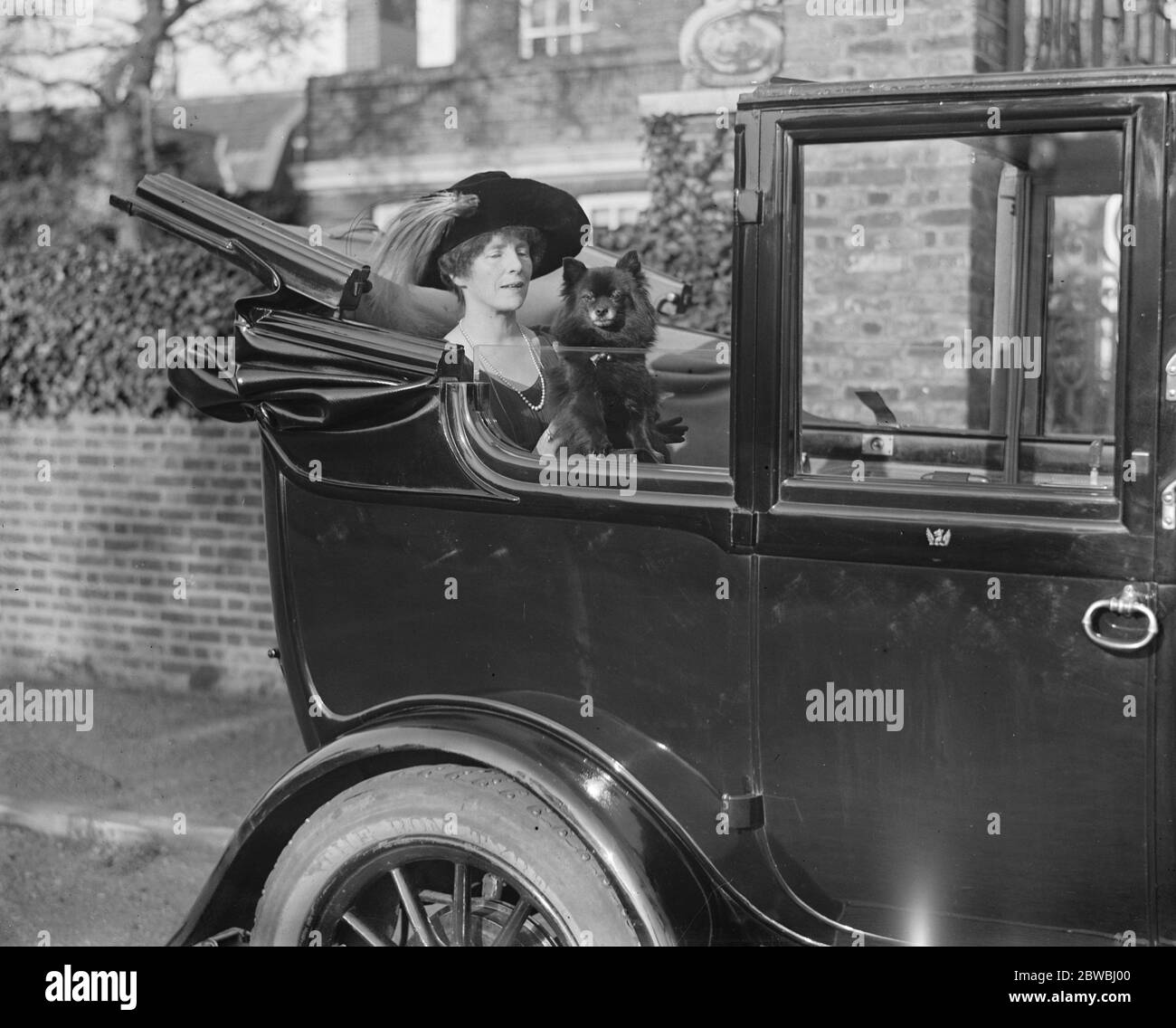 Miss Winifred Graham ( Mrs Theodore Cory ) at Hampton Court 30 November ...