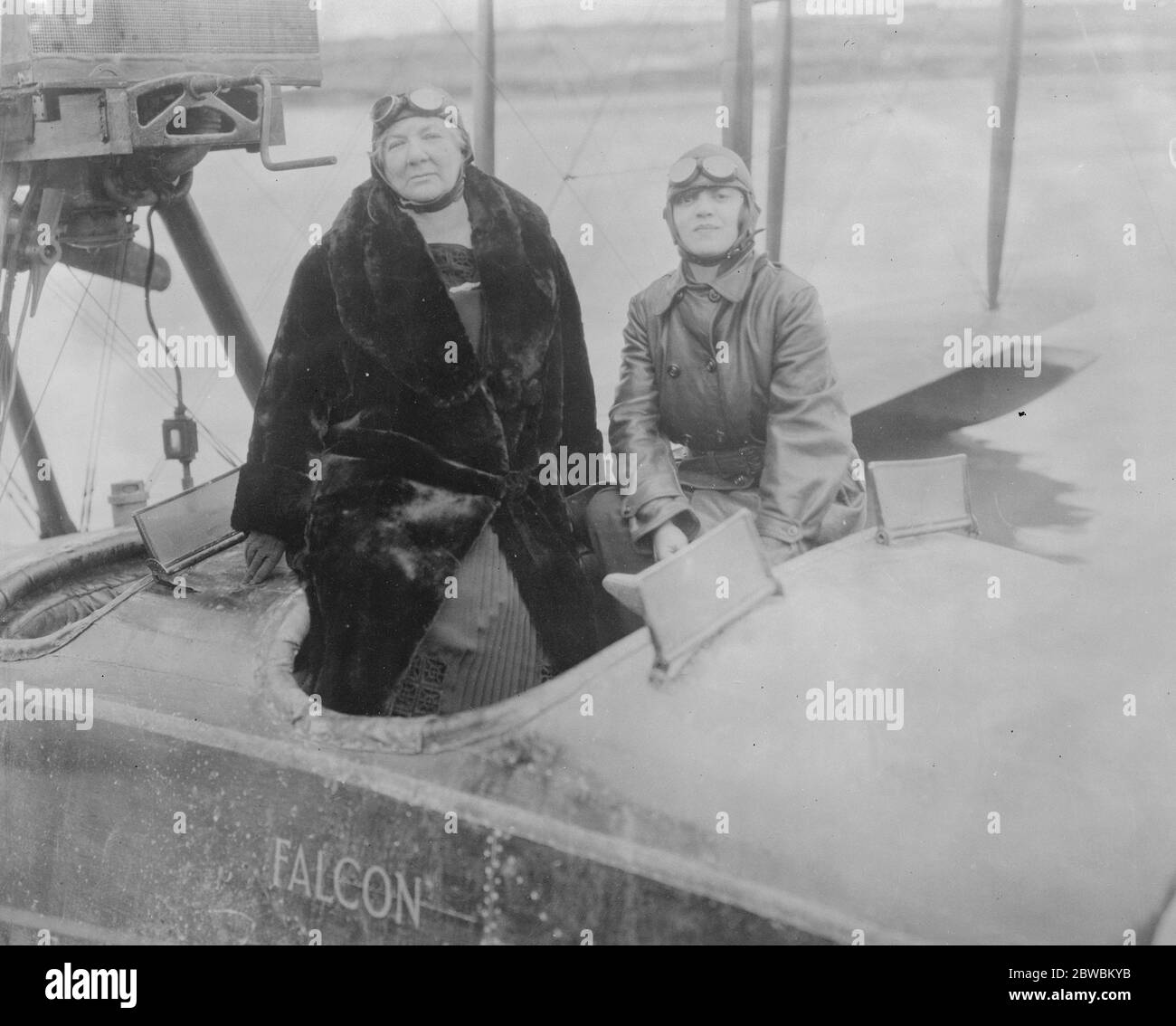 Metropolitan opera soprano Black and White Stock Photos & Images - Alamy