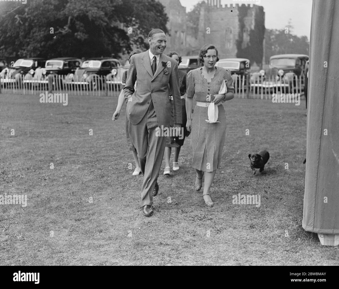 Cowdray castle Black and White Stock Photos & Images - Alamy