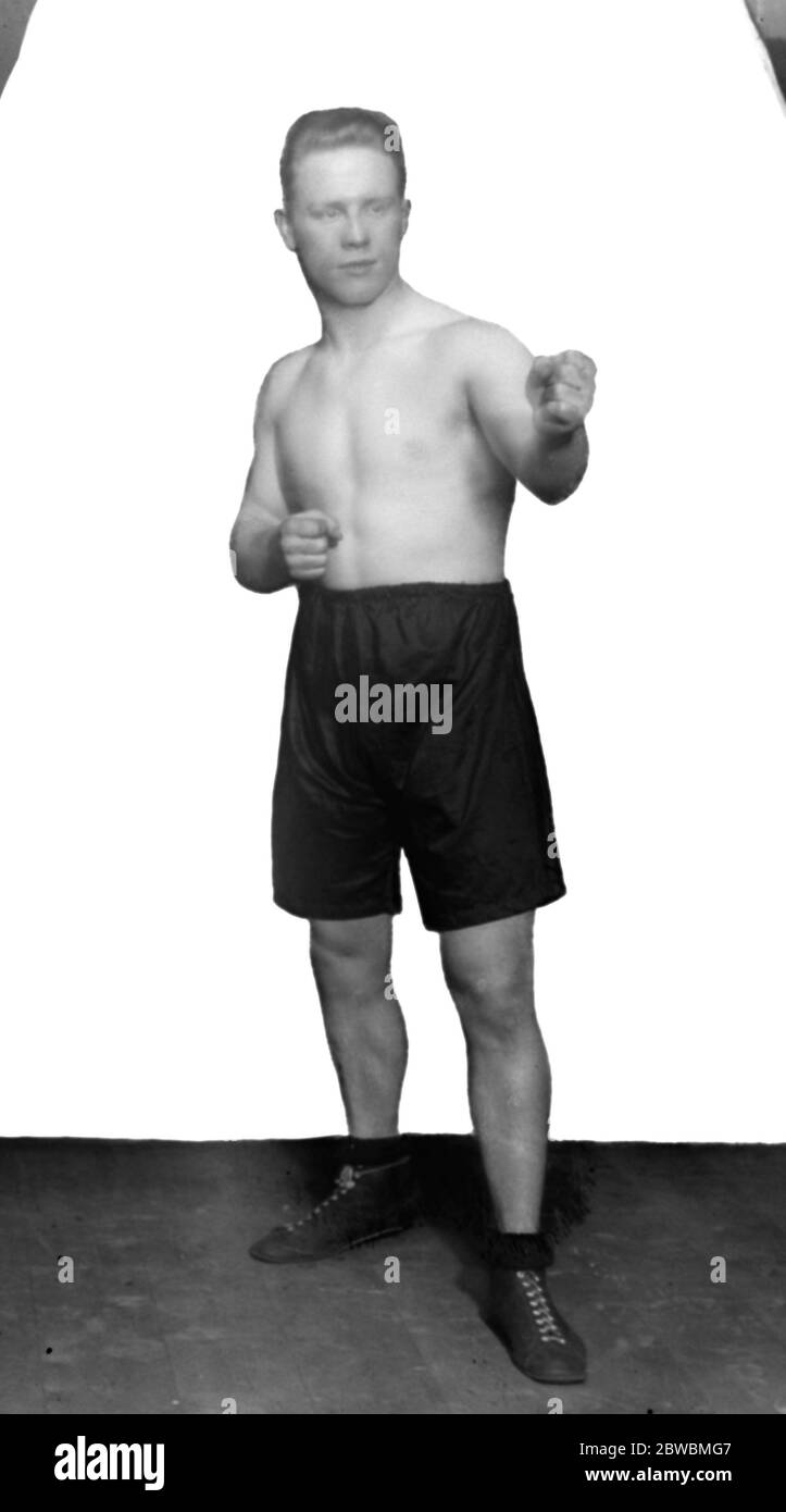 Albert Rogers in a sparring pose . 1925 Stock Photo - Alamy